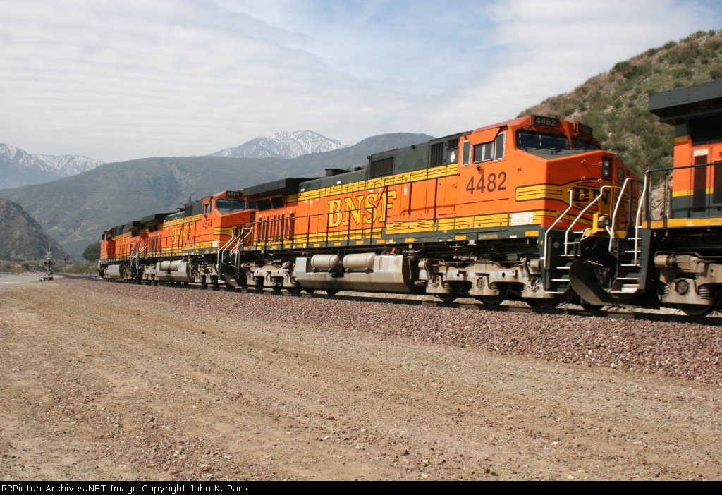 BNSF 4482